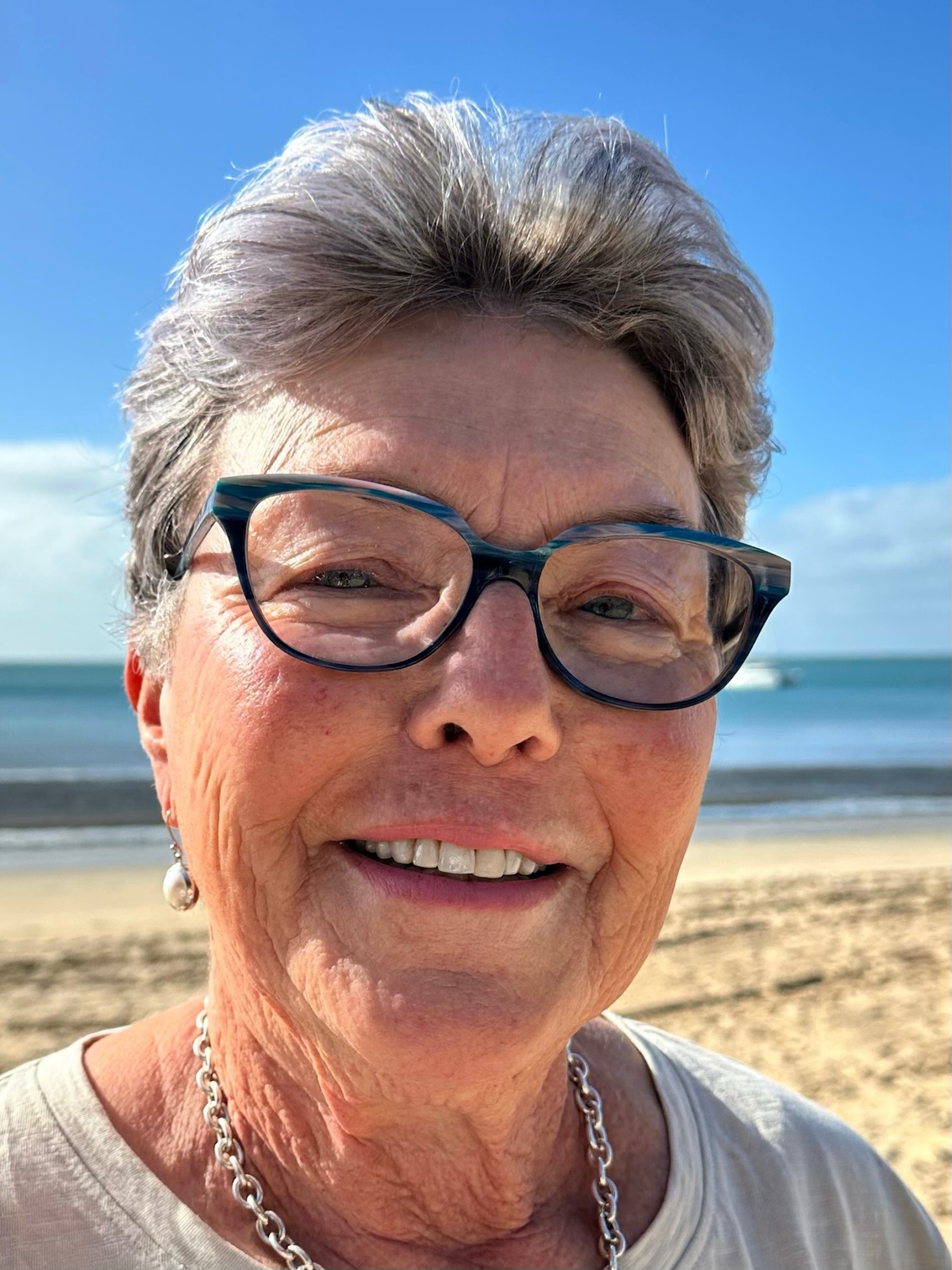 SUE BELL - MANAGEMENT TEAM MEMBER - AMHO